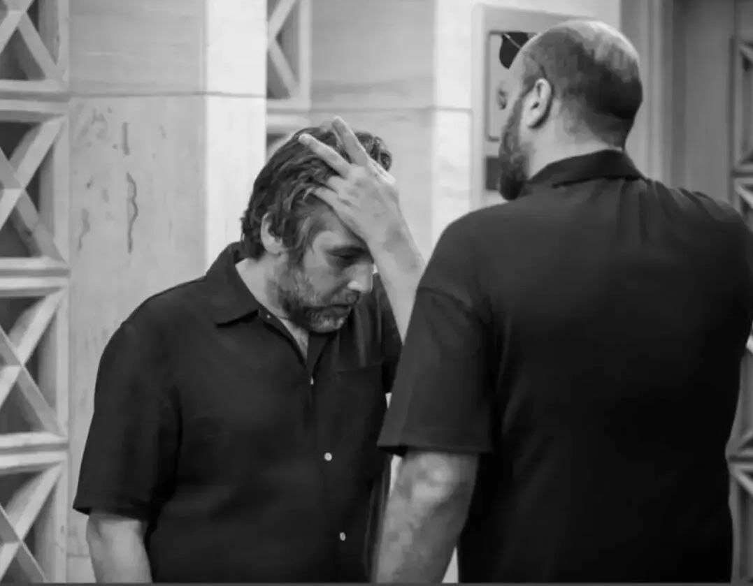 چهره شکسته شده حمید گودرزی بعد از فوت مادرش پربازدید شد عکس